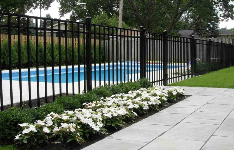 Guide complet pour Choisir et Installer une Clôture au Québec